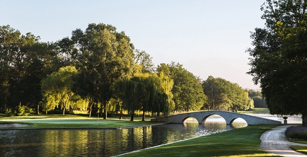 Play the Top 10 golf courses around Paris with Private CADDIE